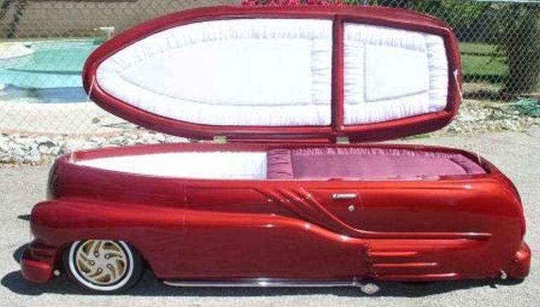 10 unusual coffins and caskets to use
